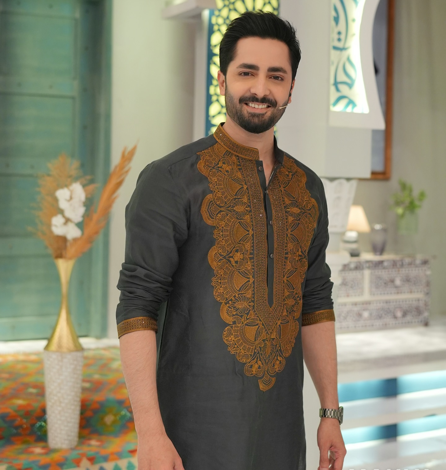 Top 10 Pakistani Actors Right Now | Reviewit.pk