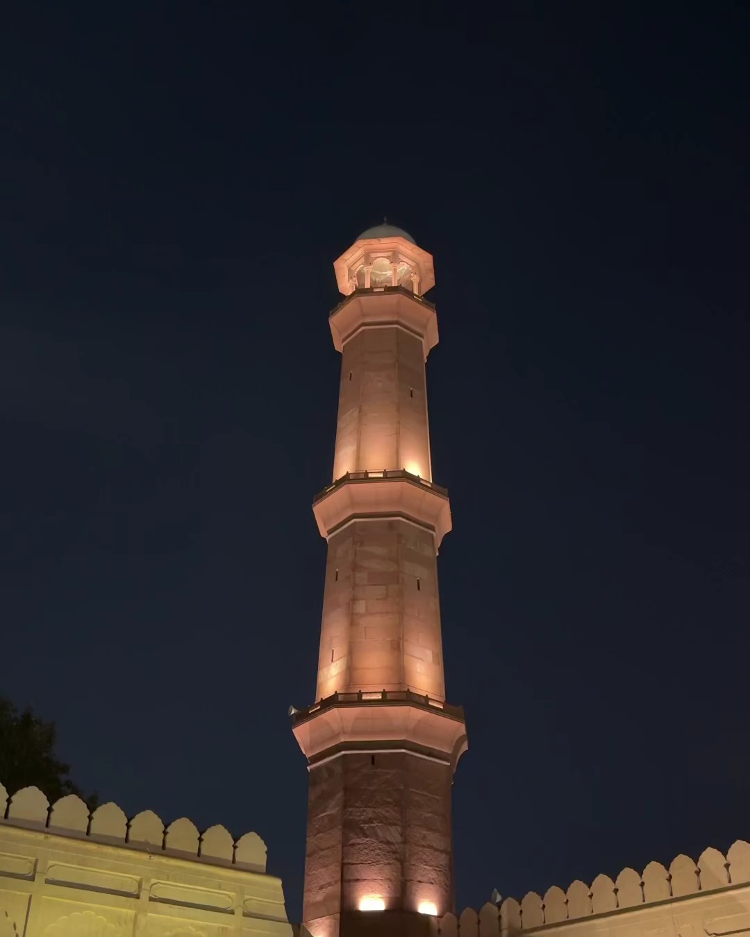 Durefishan Saleem Looked Radiant In The Old Lahore Fort | Reviewit.pk