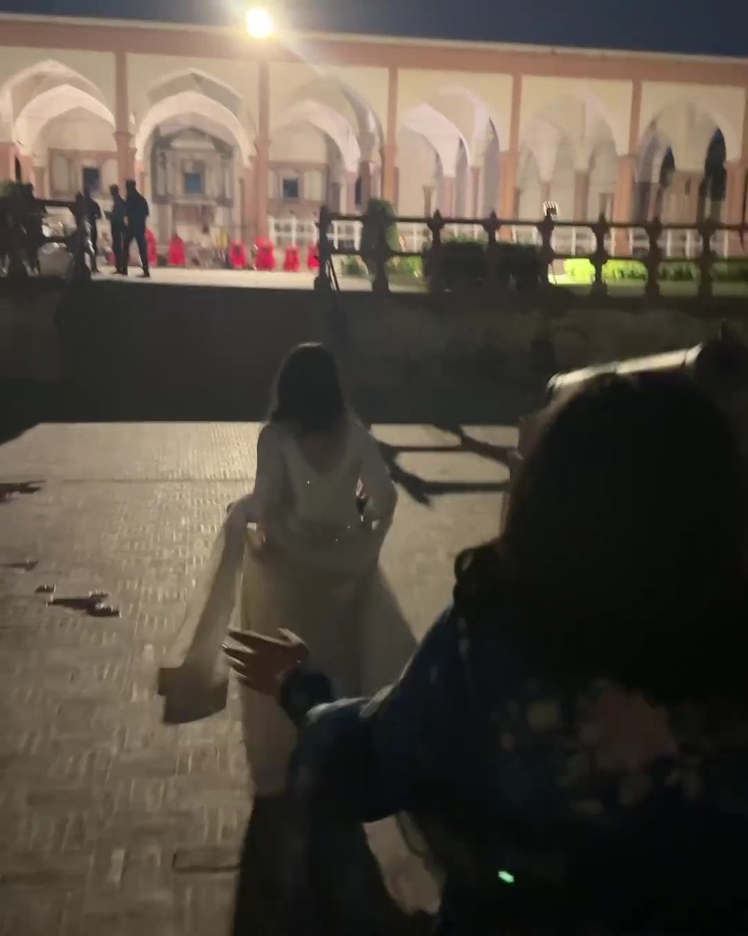 Durefishan Saleem Looked Radiant In The Old Lahore Fort | Reviewit.pk