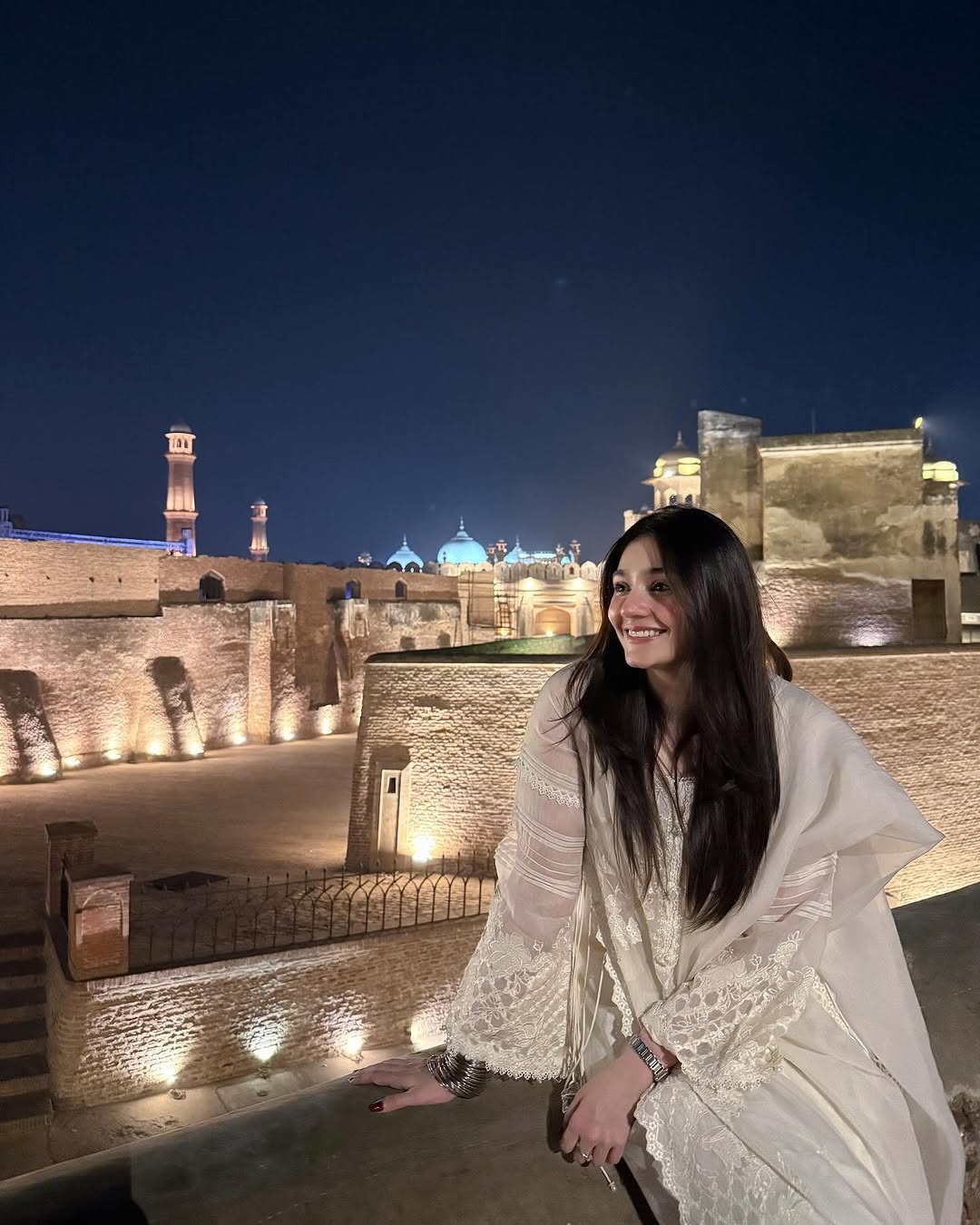 Durefishan Saleem Looked Radiant In The Old Lahore Fort | Reviewit.pk