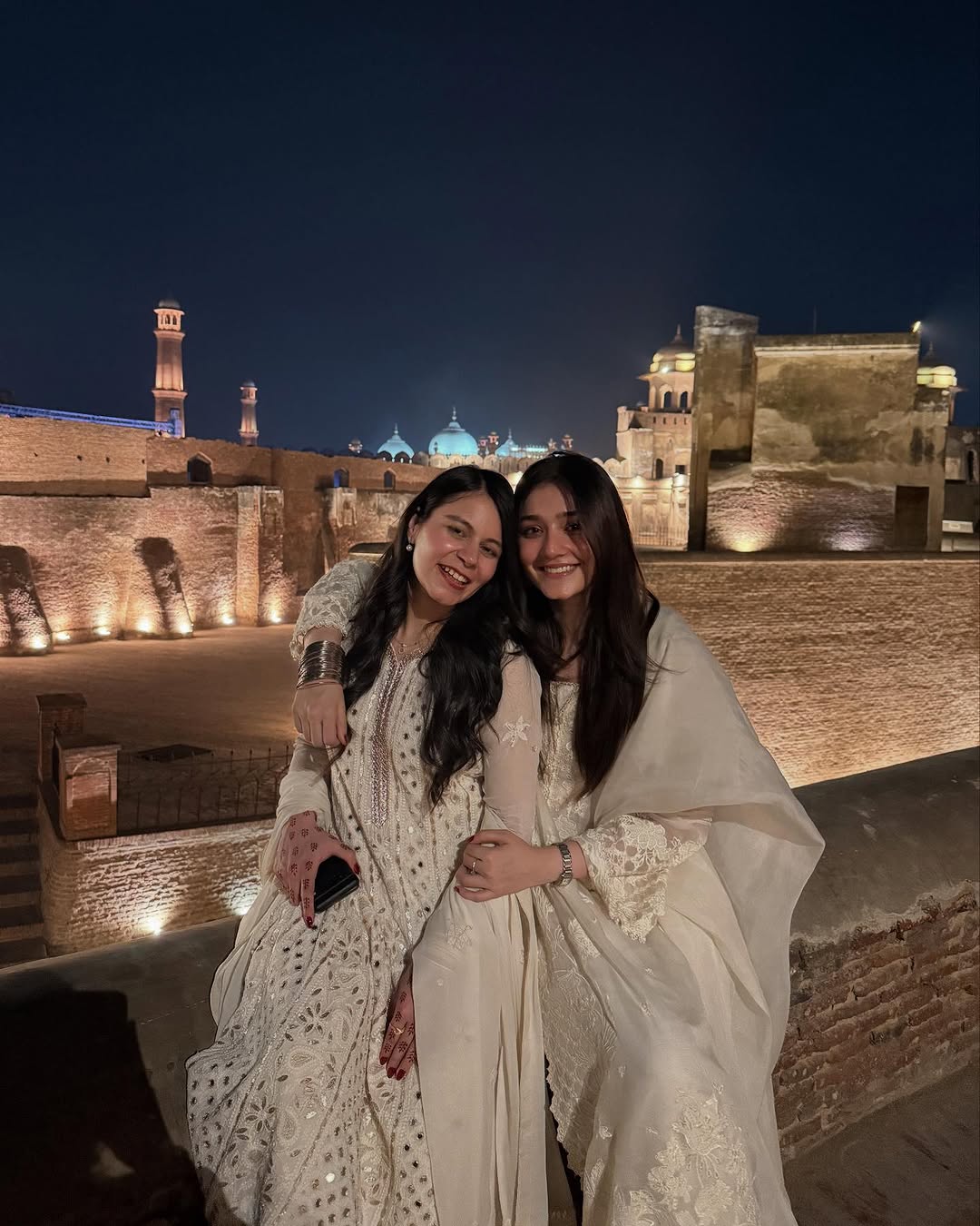 Durefishan Saleem Looked Radiant In The Old Lahore Fort | Reviewit.pk