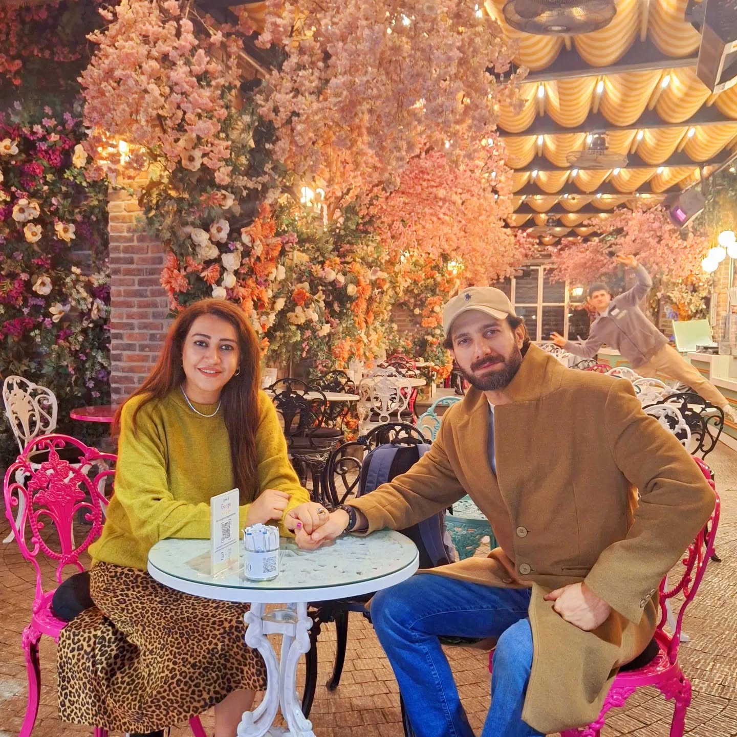 Emmad Irfani Talks About His Wife's Support In His Life | Reviewit.pk