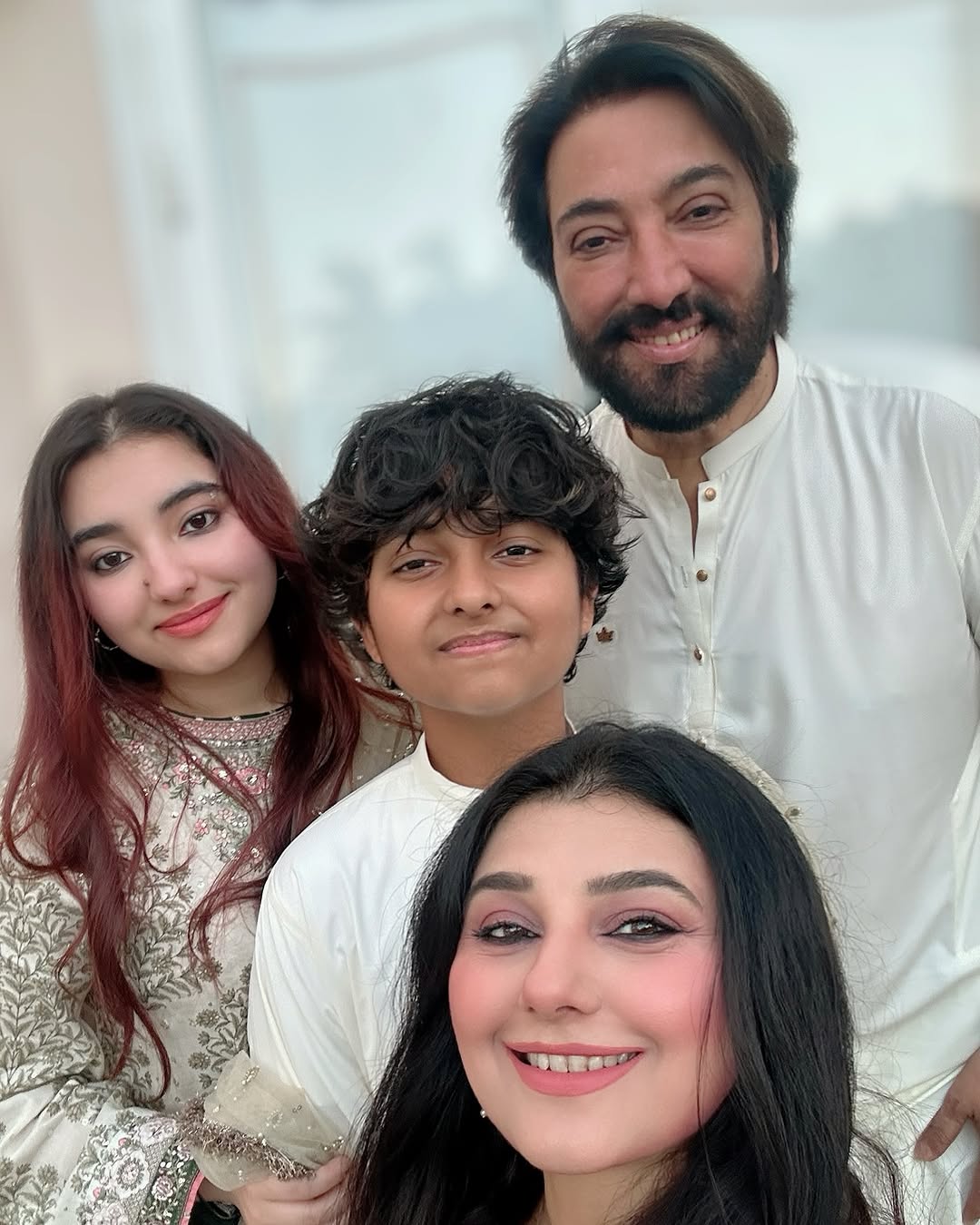 Javeria Saud & Family Beautiful Clicks From Eid Day 2 | Reviewit.pk