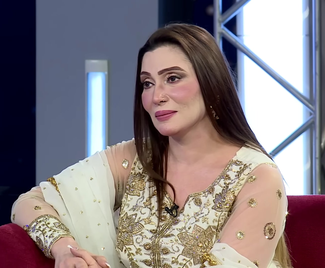 Filmstar Khushboo Khan Unveils Tragedies Of Her Life | Reviewit.pk