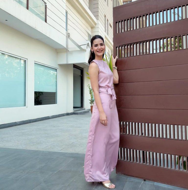 Behroopia - Cast , Schedule & Timings | Reviewit.pk