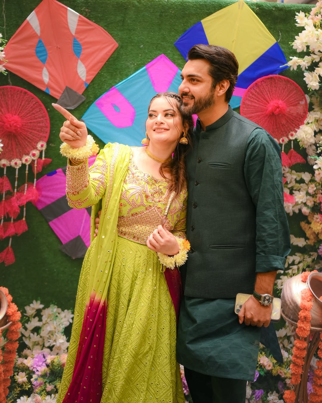 Aiman and Minal Clicks with Family from Brother's Mehndi | Reviewit.pk