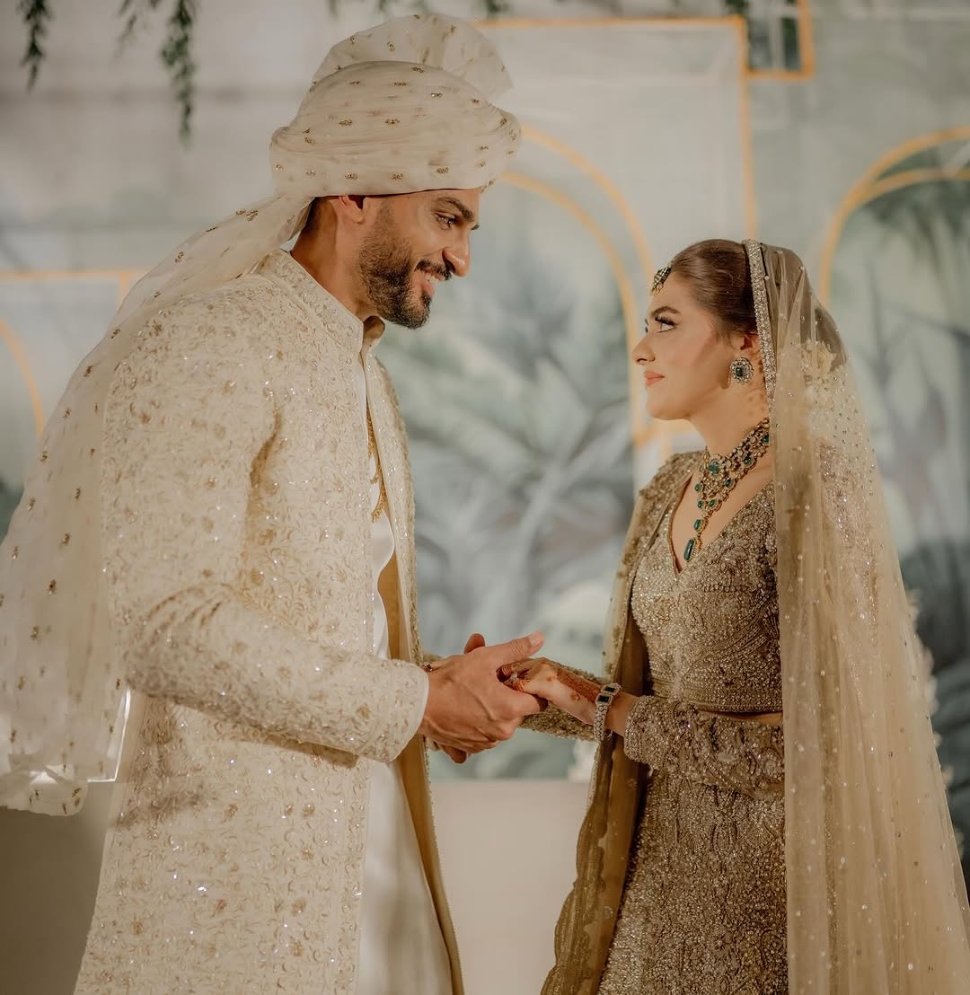 Omer Shahzad and Shanzey Lodhi HD Photoshoot from Their Reception | Reviewit.pk