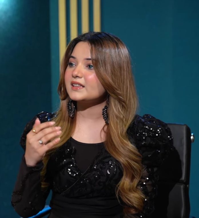 Rabeeca Khan Reveals SRK Is Her Father's Fan | Reviewit.pk