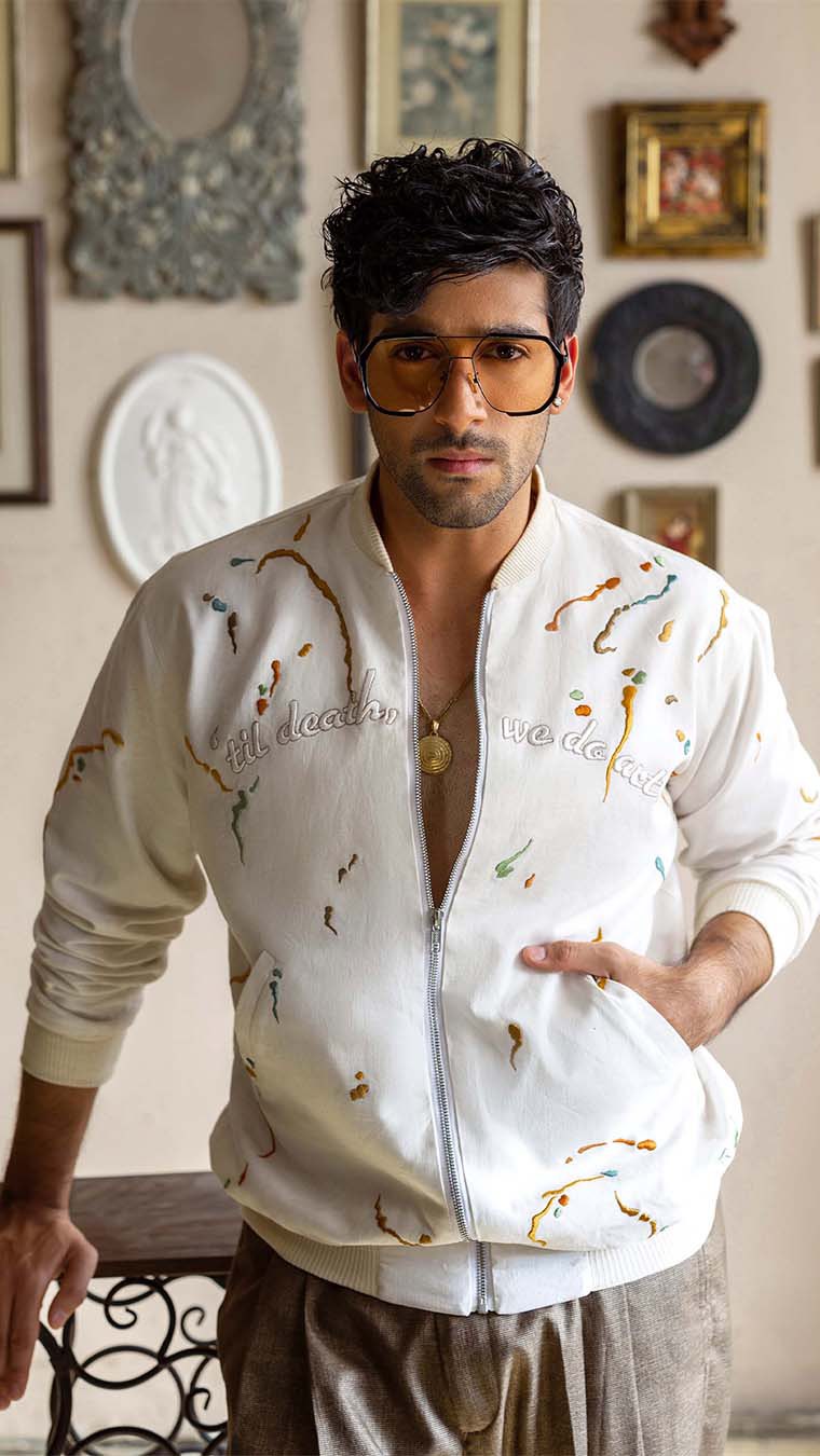Shuja Asad : Breaking Stereotypes With Every Performance | Reviewit.pk