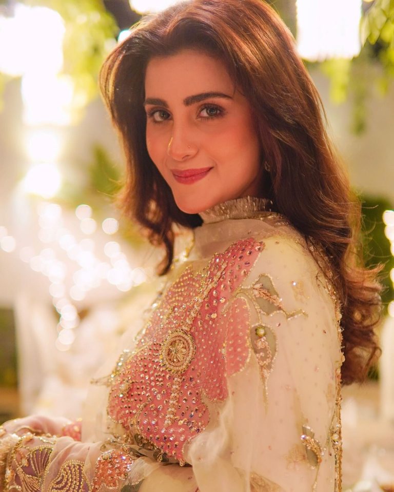 Top 10 Pakistani Actresses Right Now | Reviewit.pk