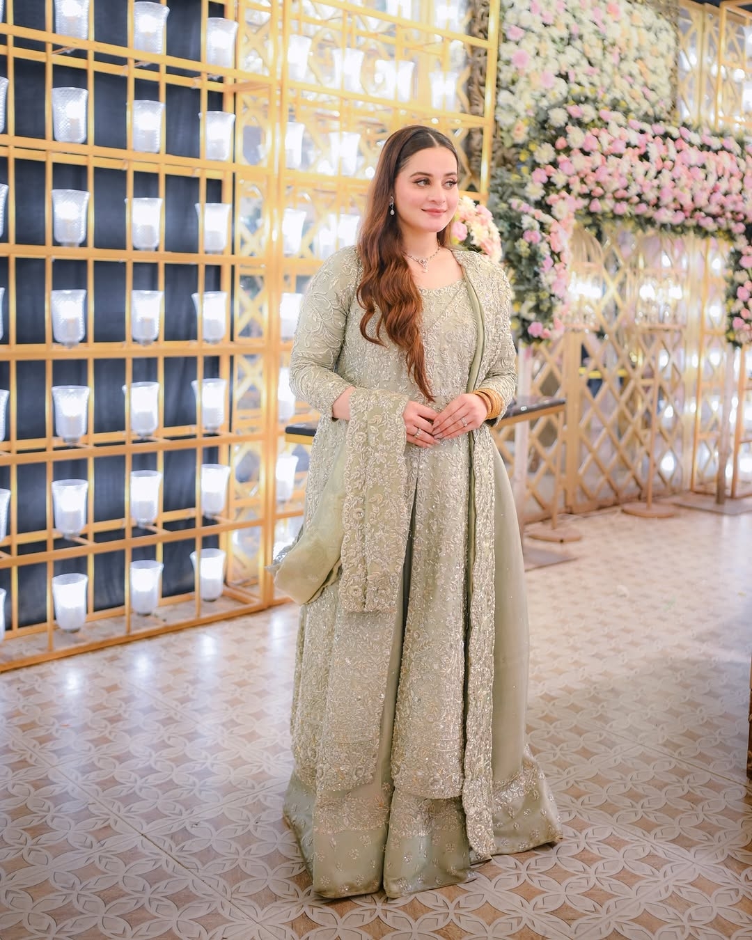 Aiman Khan & Muneeb Butt Clicks with Daughters from Maaz' Walima | Reviewit.pk