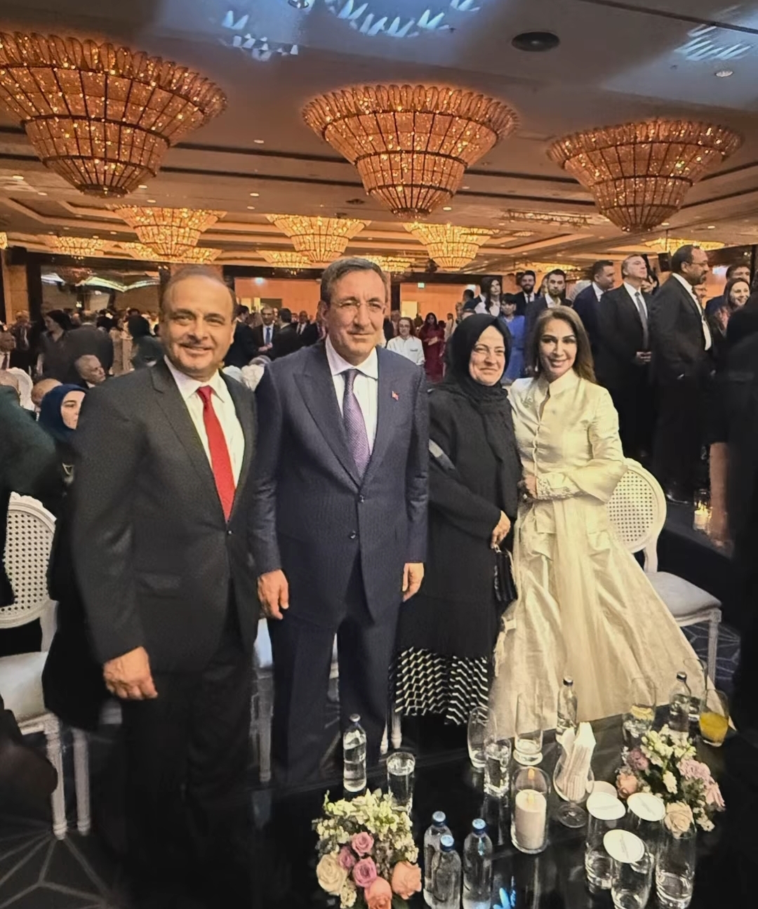 Reema Khan Attends Wedding in Turkey with Husband | Reviewit.pk