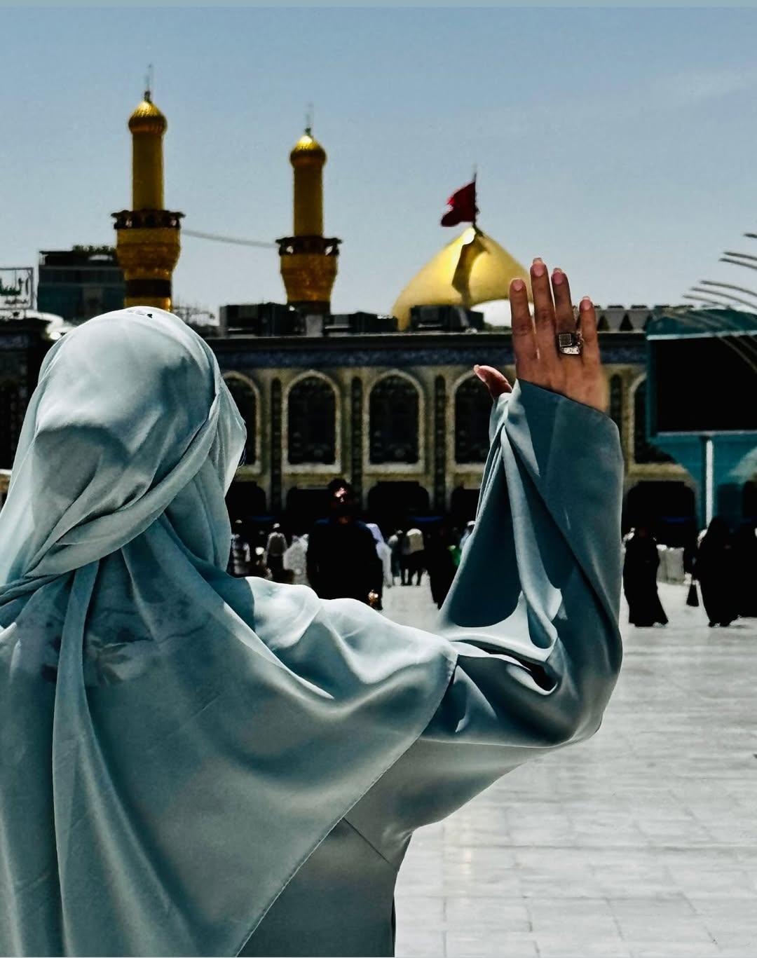 Sadia Imam Shares Pictures from Karbala, Iraq | Reviewit.pk