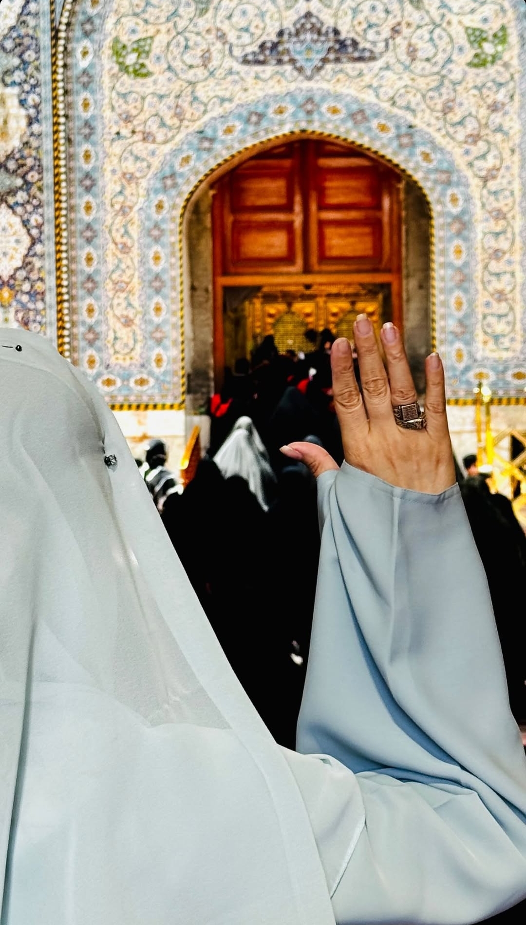 Sadia Imam Shares Pictures from Karbala, Iraq | Reviewit.pk