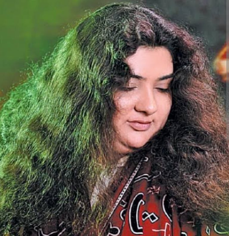 Tehseen Sakina's Act of Touching Abida Parveen's Feet Draws Criticism ...