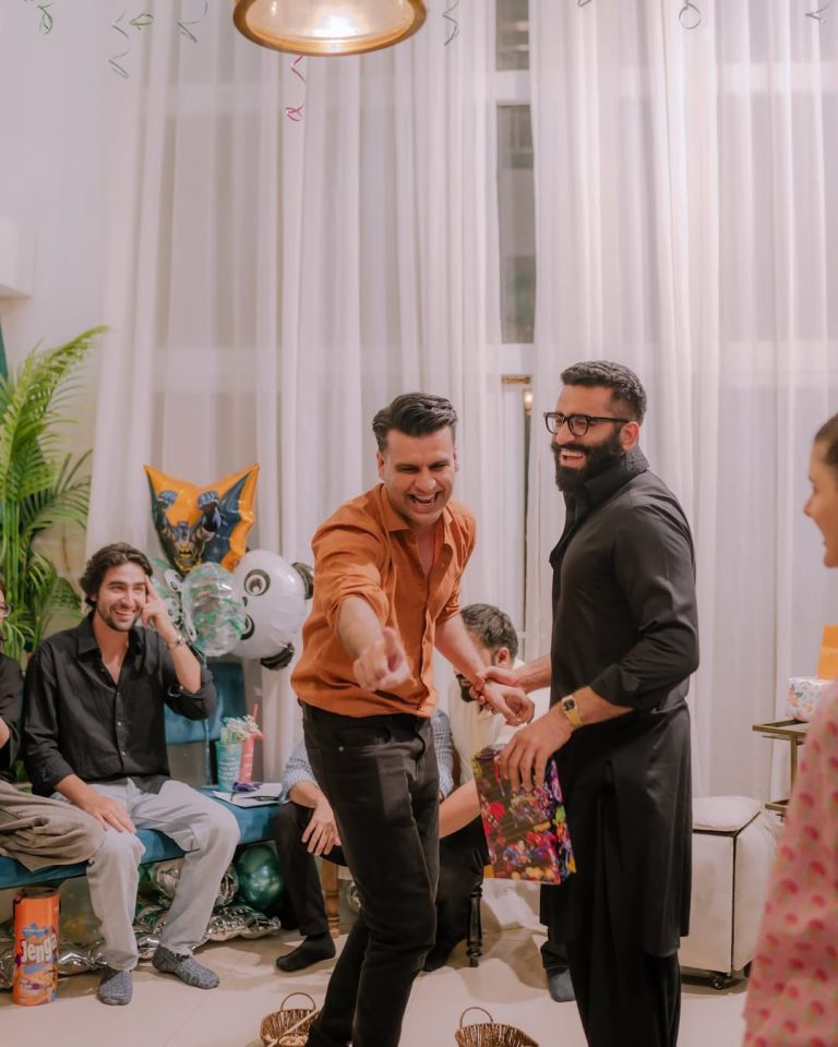 Gohar Rasheed Gets Cutest Birthday Surprise By Kubra Khan & Friends ...