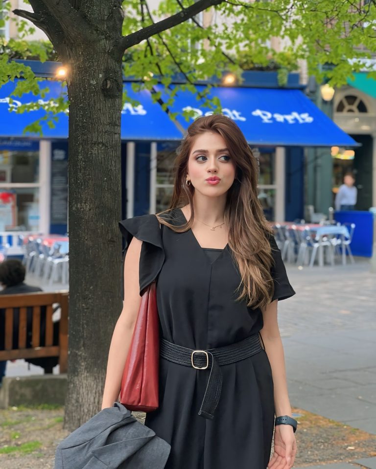 Jannat Mirza Trolled For Silent Reaction On Indo-Pak Relations | Reviewit.pk