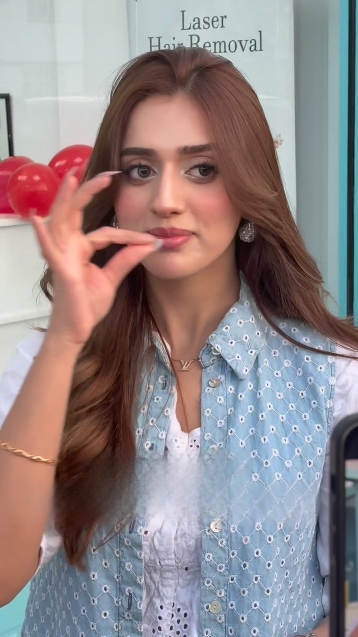 Jannat Mirza Trolled For Silent Reaction On Indo-Pak Relations | Reviewit.pk