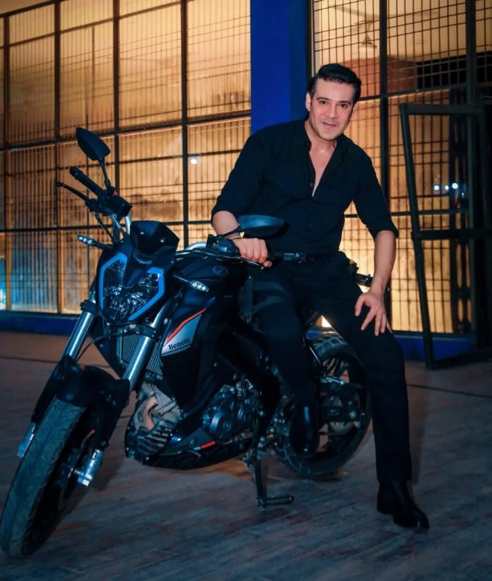 10 Pakistani Film Stars Who Should Have Continued Acting | Reviewit.pk