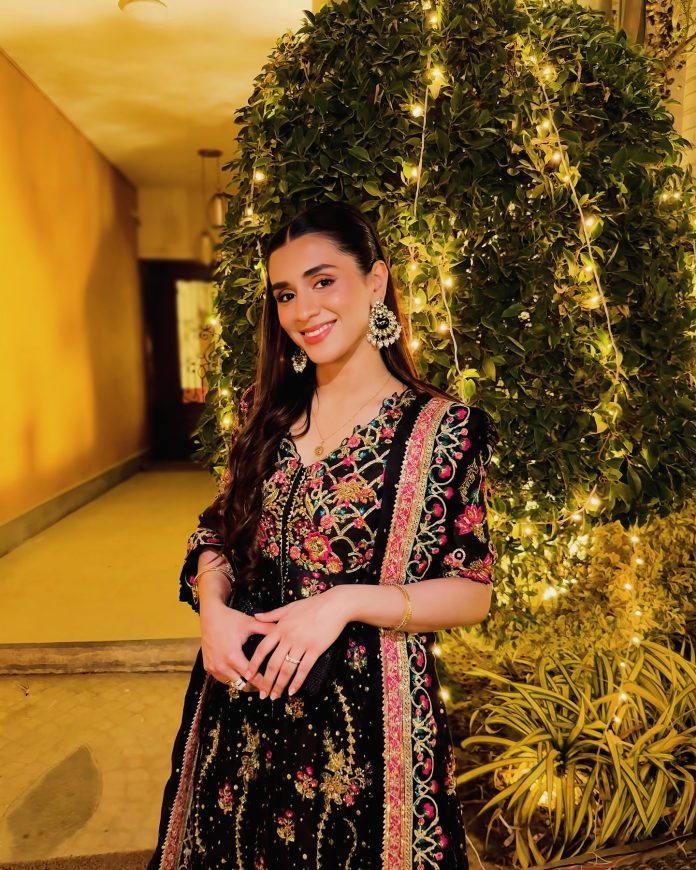 Shabbir Jan Credits Daughter Yashmeera For His Good Fortune | Reviewit.pk