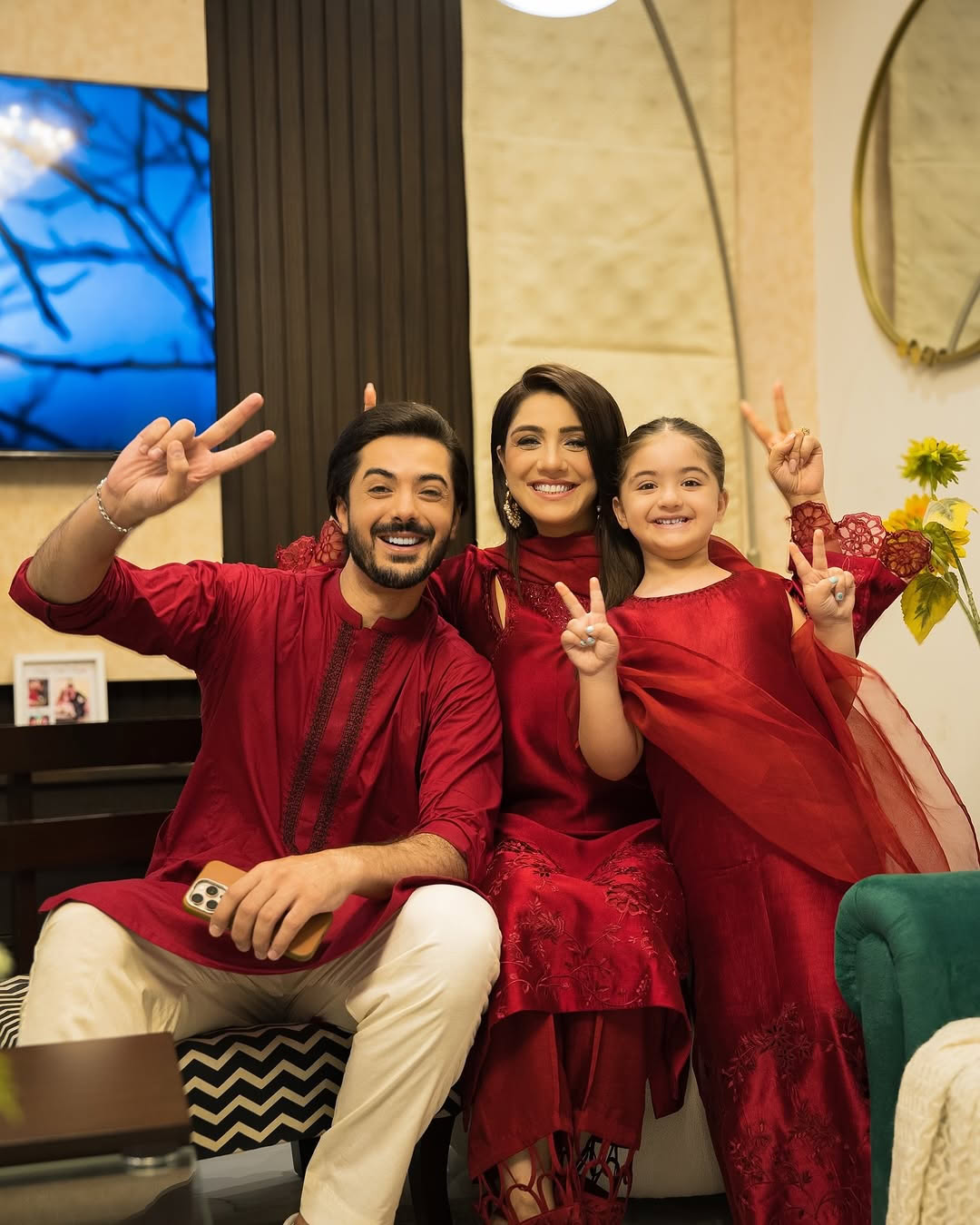 Junaid Niazi Family Pictures from Eid Day 3 | Reviewit.pk