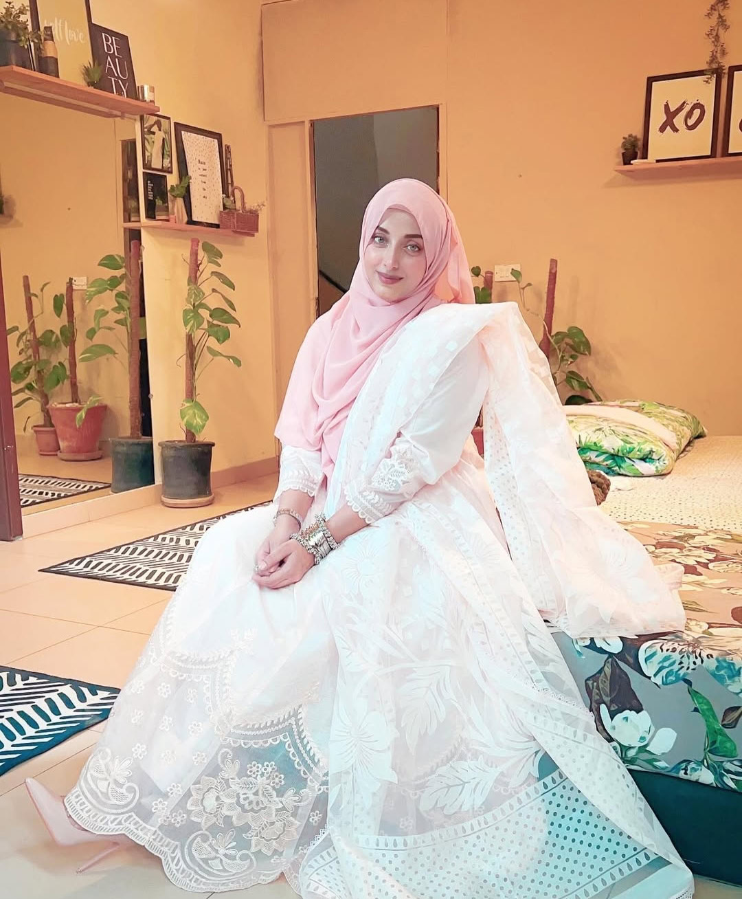 Sanam Chaudhary Talks About Her Comeback in Dramas | Reviewit.pk