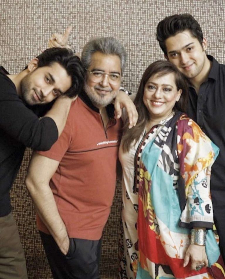 Bilal Abbas Khan's Special Bond With Father - Video | Reviewit.pk