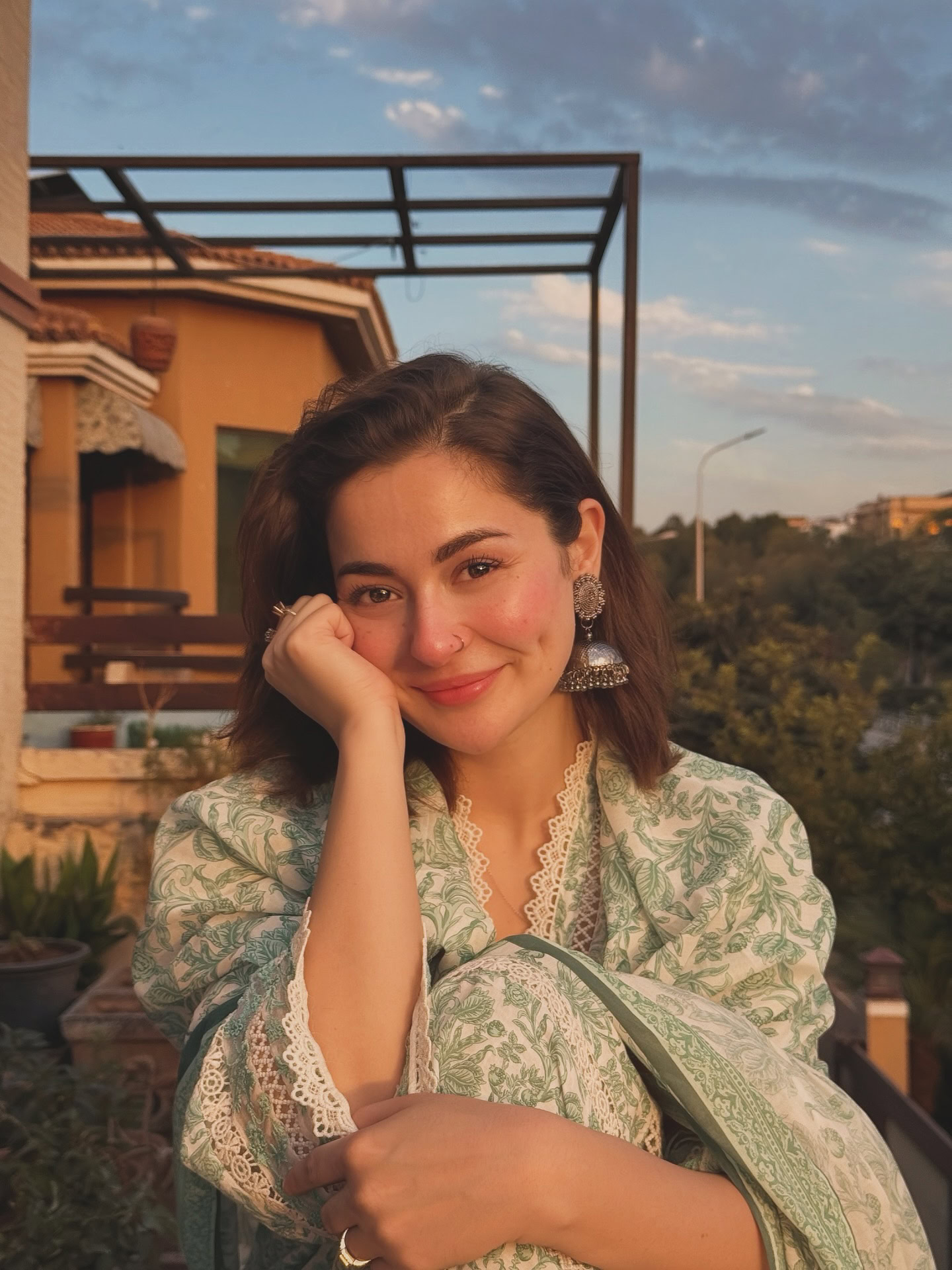 Hareem Farooq Shares First Impression Of Hania Aamir | Reviewit.pk