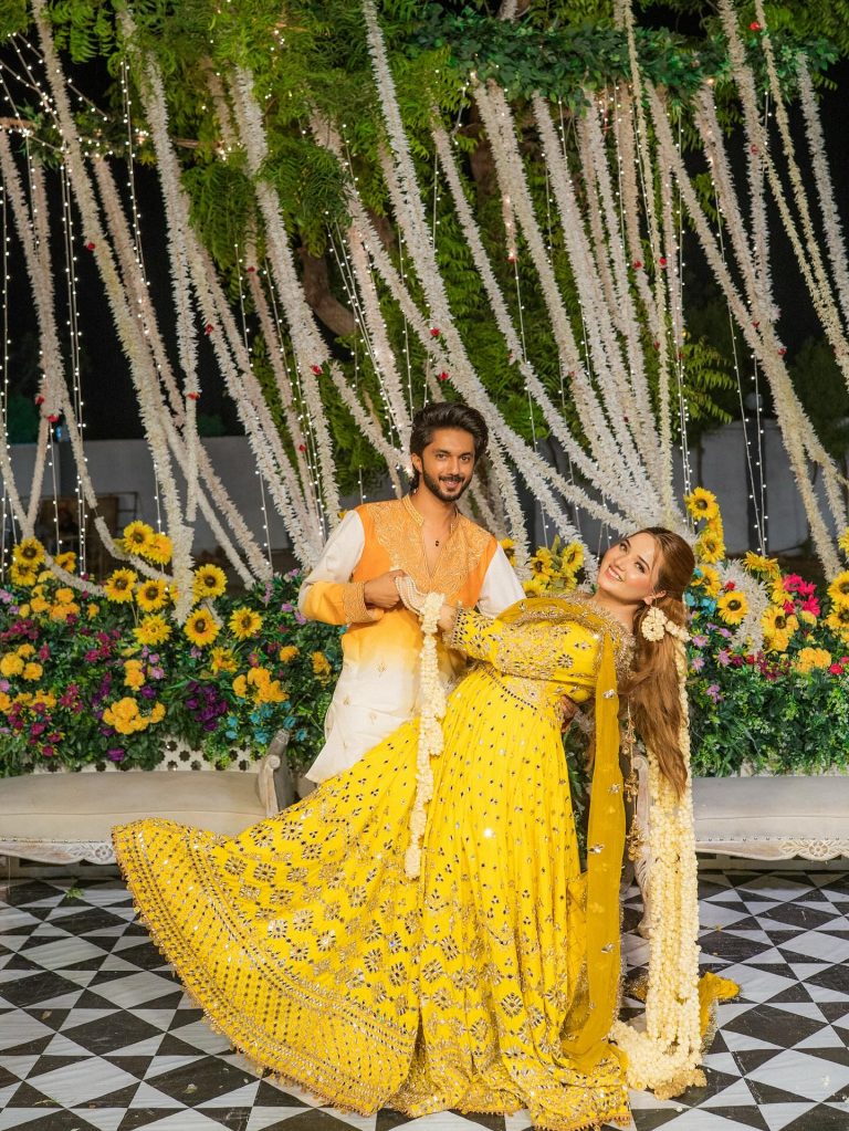 Hussain Tareen's Mehndi Look Trolled | Reviewit.pk