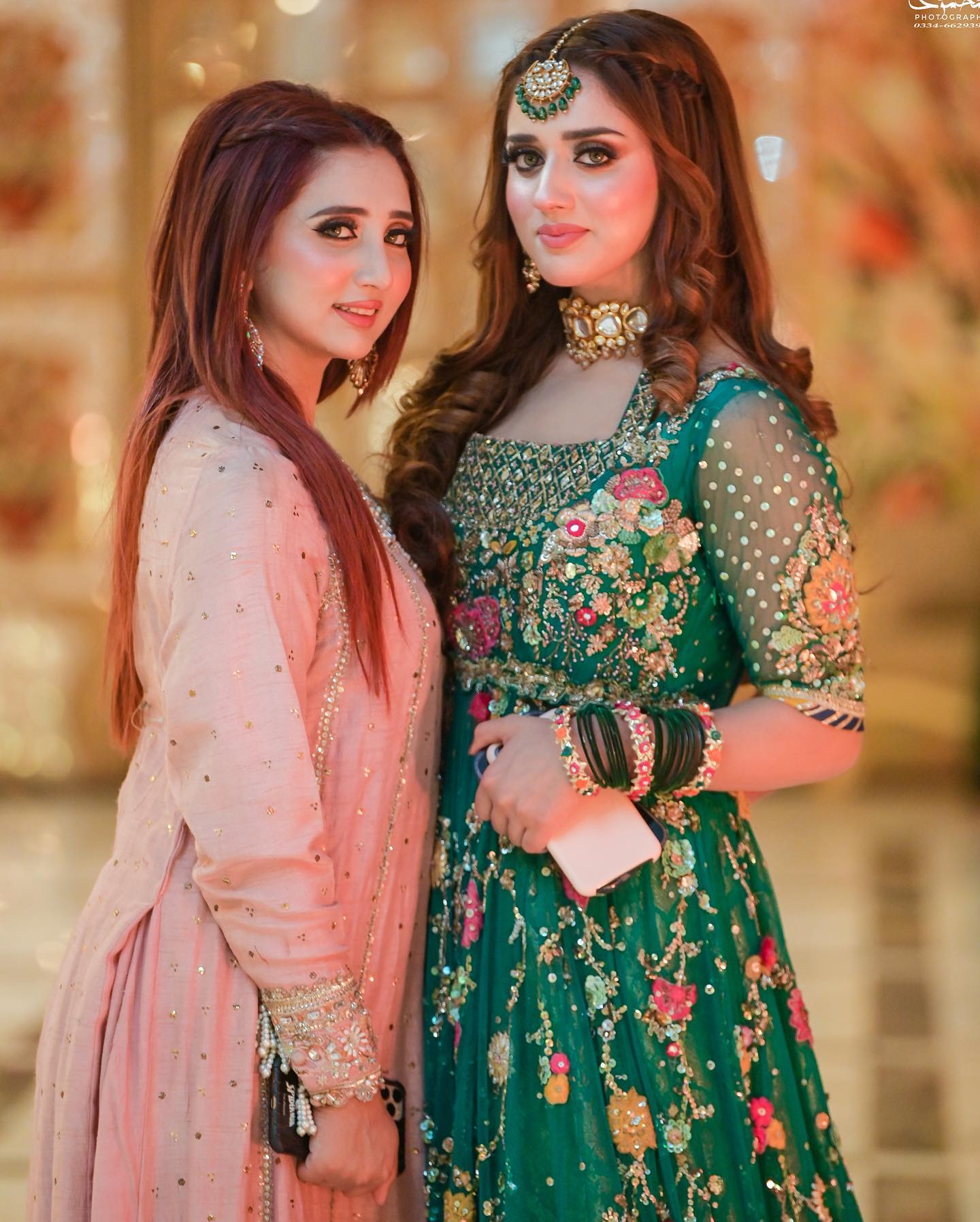 Jannat Mirza & Sehar Mirza Unfiltered Looks Surprise Fans | Reviewit.pk