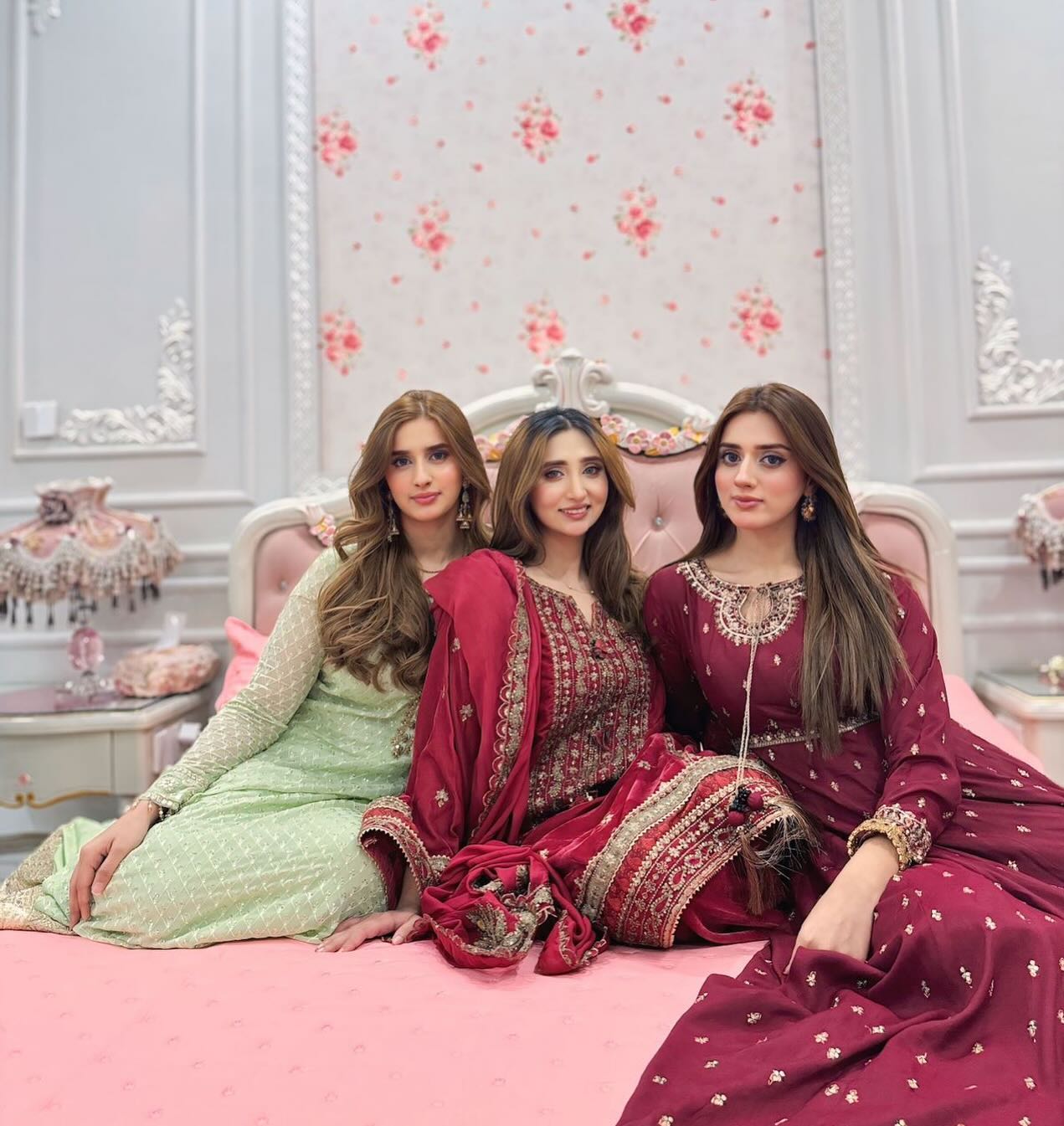 Jannat Mirza & Sehar Mirza Unfiltered Looks Surprise Fans | Reviewit.pk