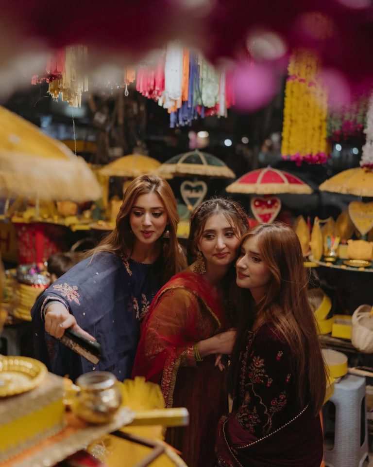 Jannat Mirza & Sehar Mirza Unfiltered Looks Surprise Fans | Reviewit.pk