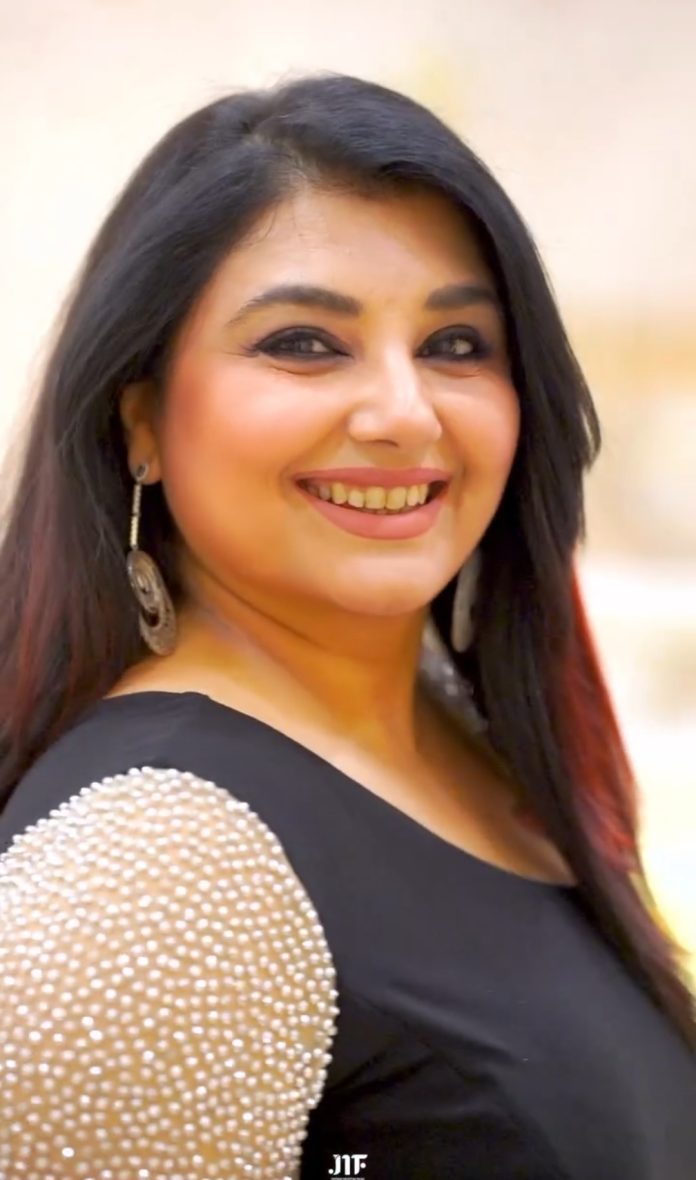 Javeria Saud Shares Birthday Video with Fans | Reviewit.pk