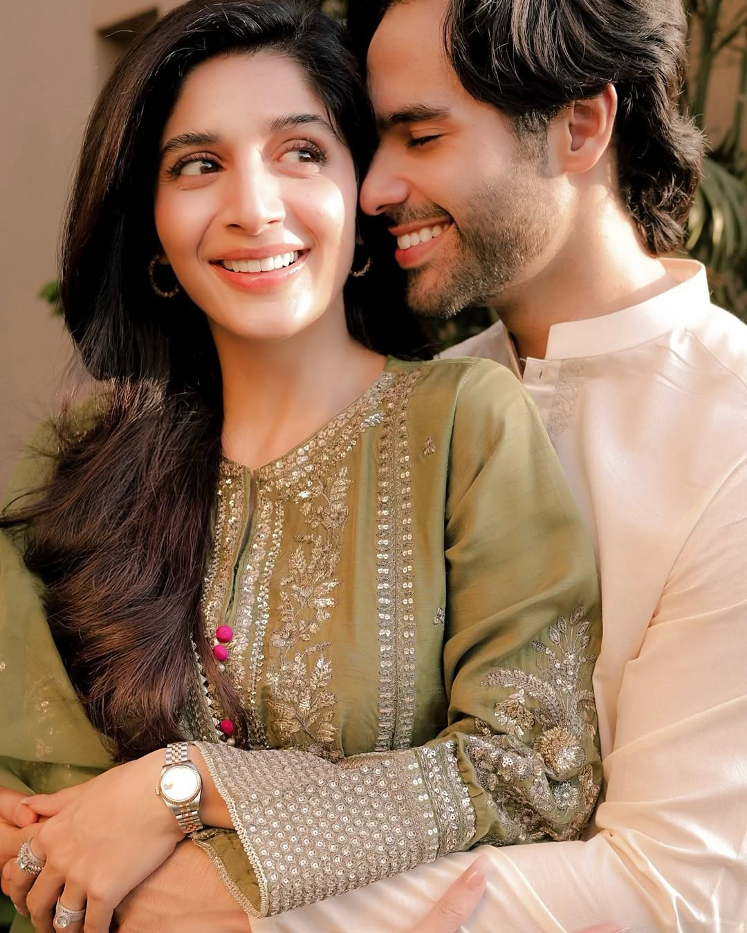 Mawra Hocane's Beautiful Photoshoot with Her Qurbani | Reviewit.pk