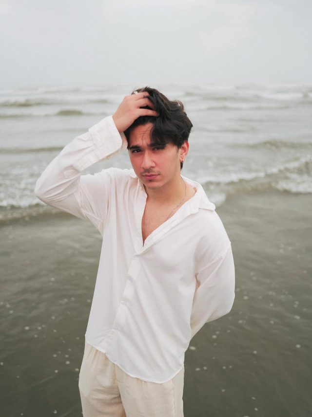 Samar Jafri Shares Experience With Abul Hasan & Fahad Mustafa | Reviewit.pk