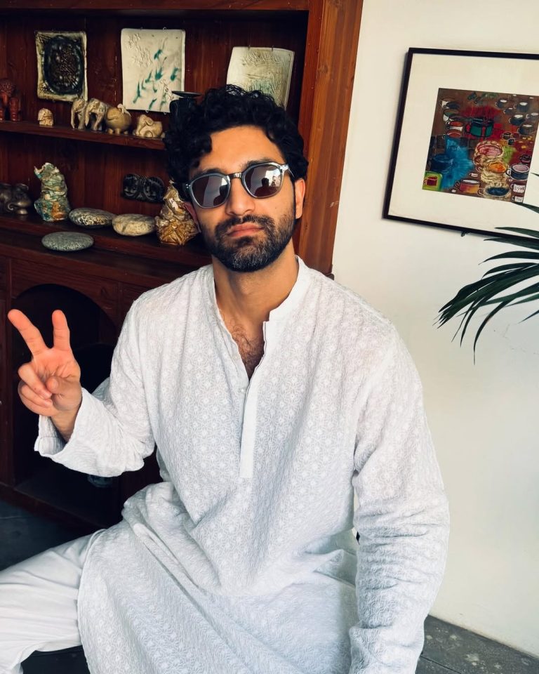 Fans Warn Dananeer Mobeen Against Marrying Ahad Raza Mir | Reviewit.pk