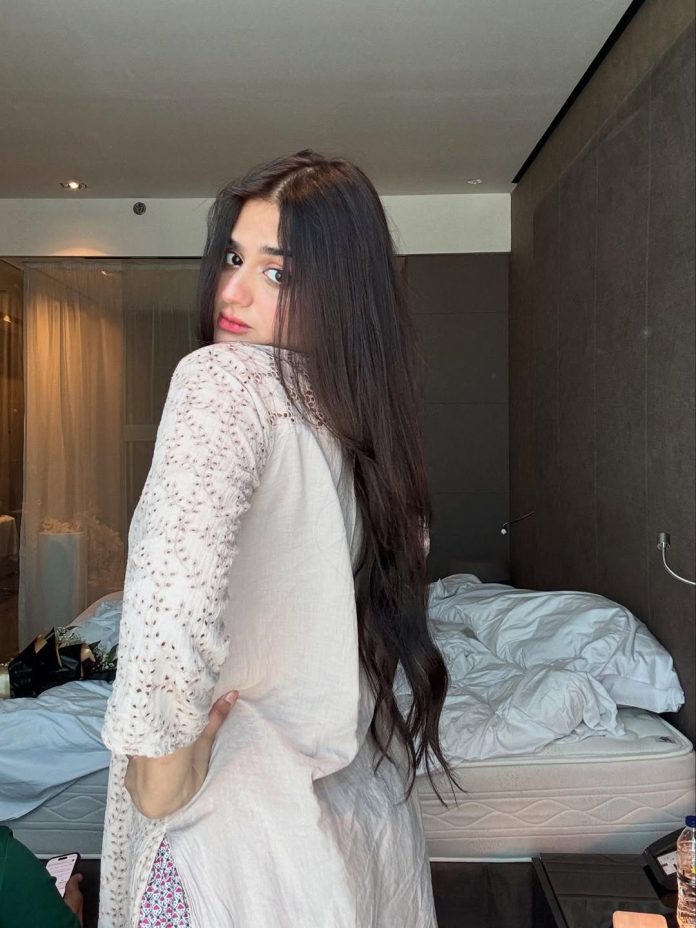 Hira Mani's Latest Pictures & Reel Heavily Criticized | Reviewit.pk