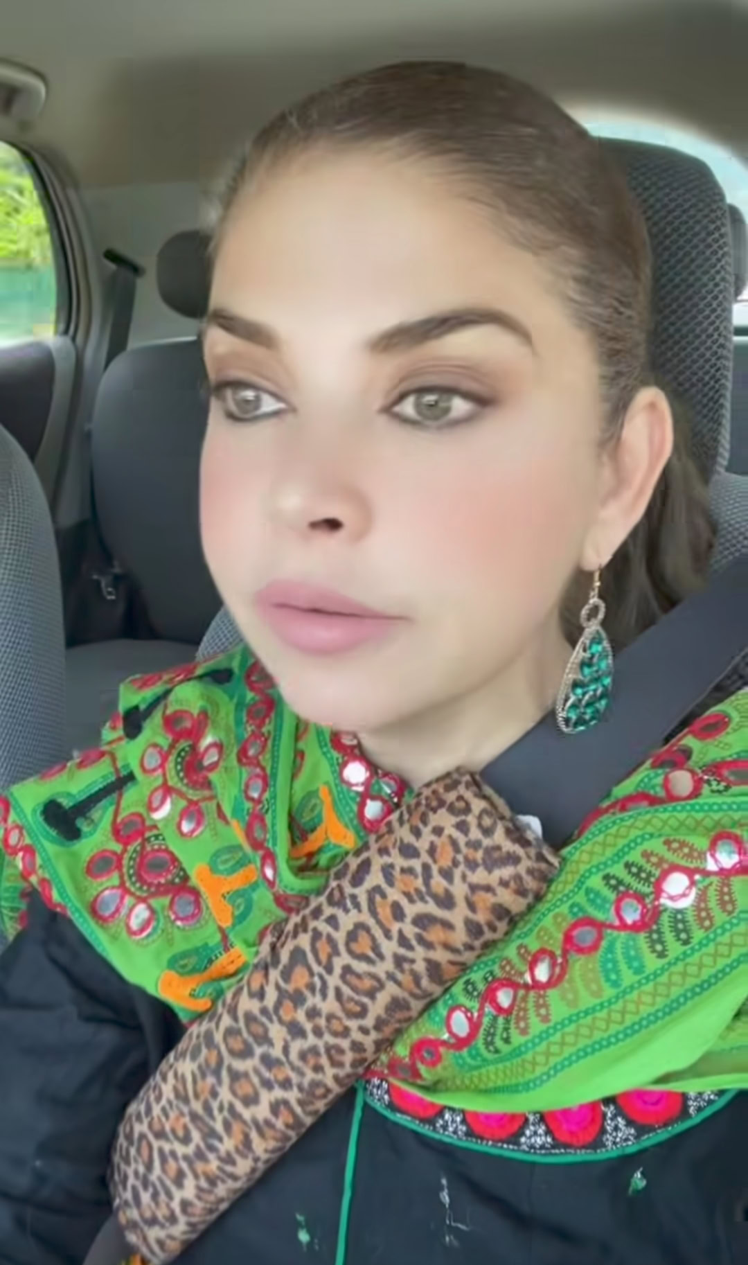 Mishi Khan & Yasir Hussain Call Out Restaurant for Banning Entry in ...