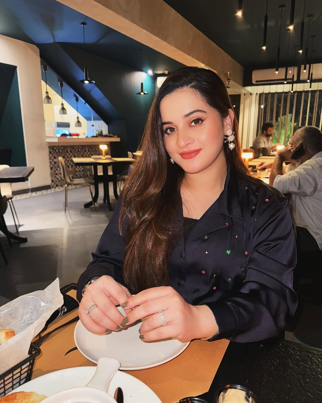 Muneeb Butt's Praise for Wife Gets Fans' Appreciation | Reviewit.pk