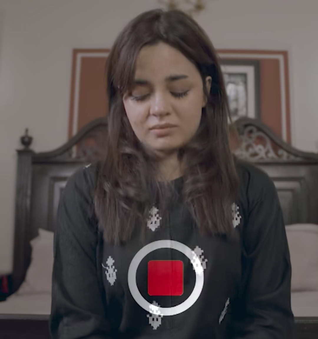 Komal Meer’s Cosmetic Surgery & Acting in Goonj Under Discussion | Reviewit.pk