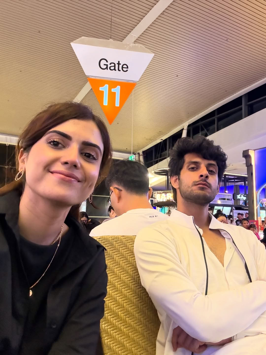 Subhan Awan & Washma Fatima Romantic Pictures from Thailand | Reviewit.pk
