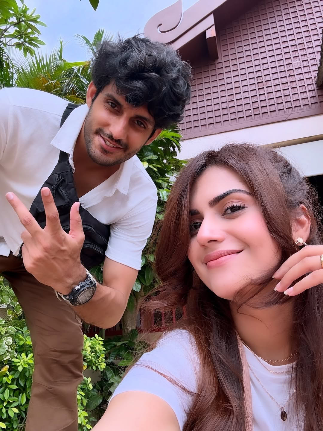 Subhan Awan & Washma Fatima Romantic Pictures from Thailand | Reviewit.pk