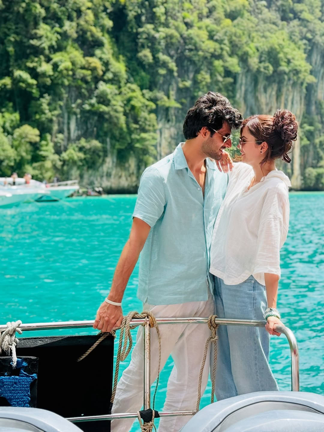 Subhan Awan & Washma Fatima Romantic Pictures from Thailand | Reviewit.pk