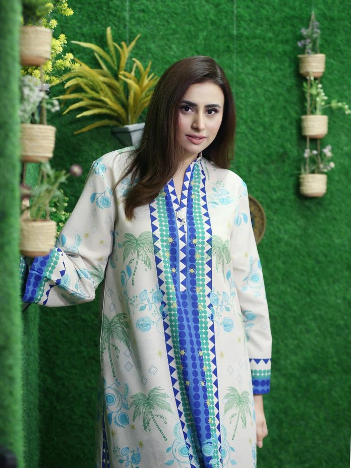 Madeha Naqvi Calls Out Celebrity Clout Chasing On Humaira Asghar | Reviewit.pk