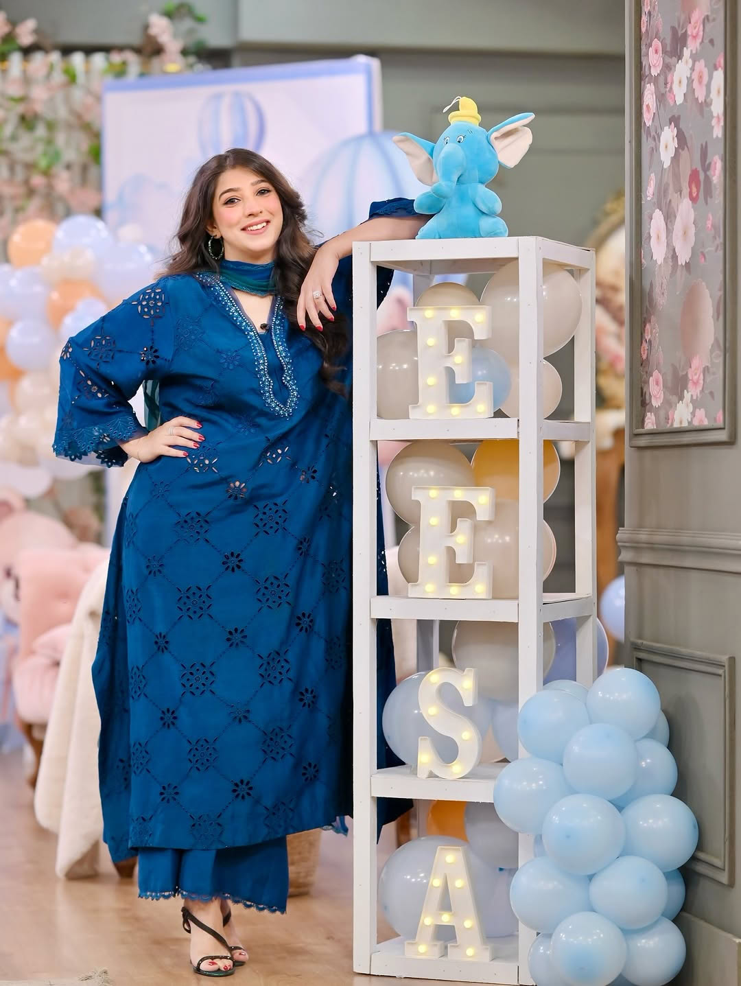 Mariyam Nafees Beautiful Family Photoshoot from GMP | Reviewit.pk