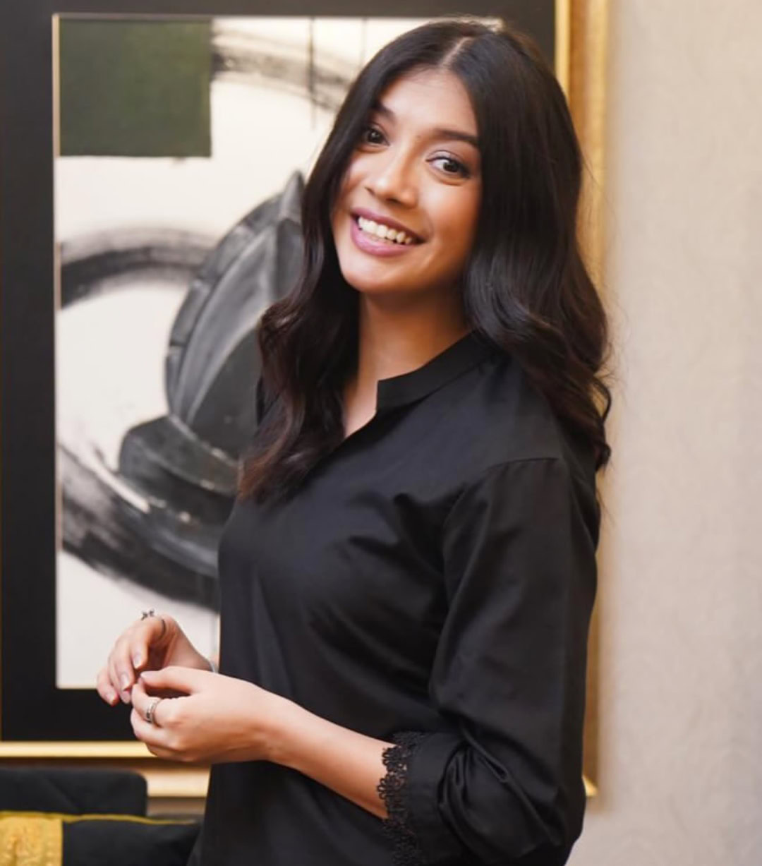 Reham Rafiq's Facial Expressions While Dancing Trolled | Reviewit.pk