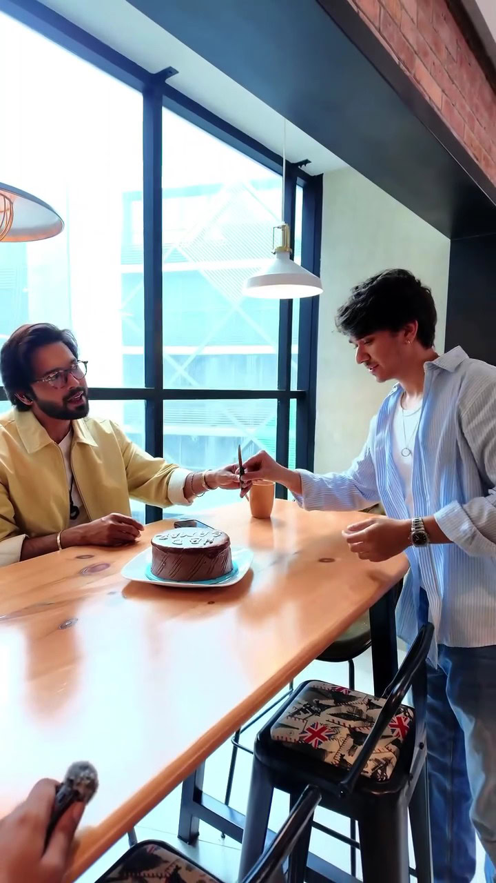 Fahad Mustafa's Cutest Birthday Celebration For Samar Jafri | Reviewit.pk