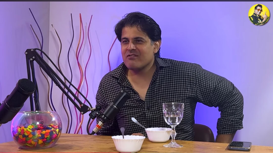 Babrik Shah Makes Fun of Humayun Saeed’s Star Status | Reviewit.pk