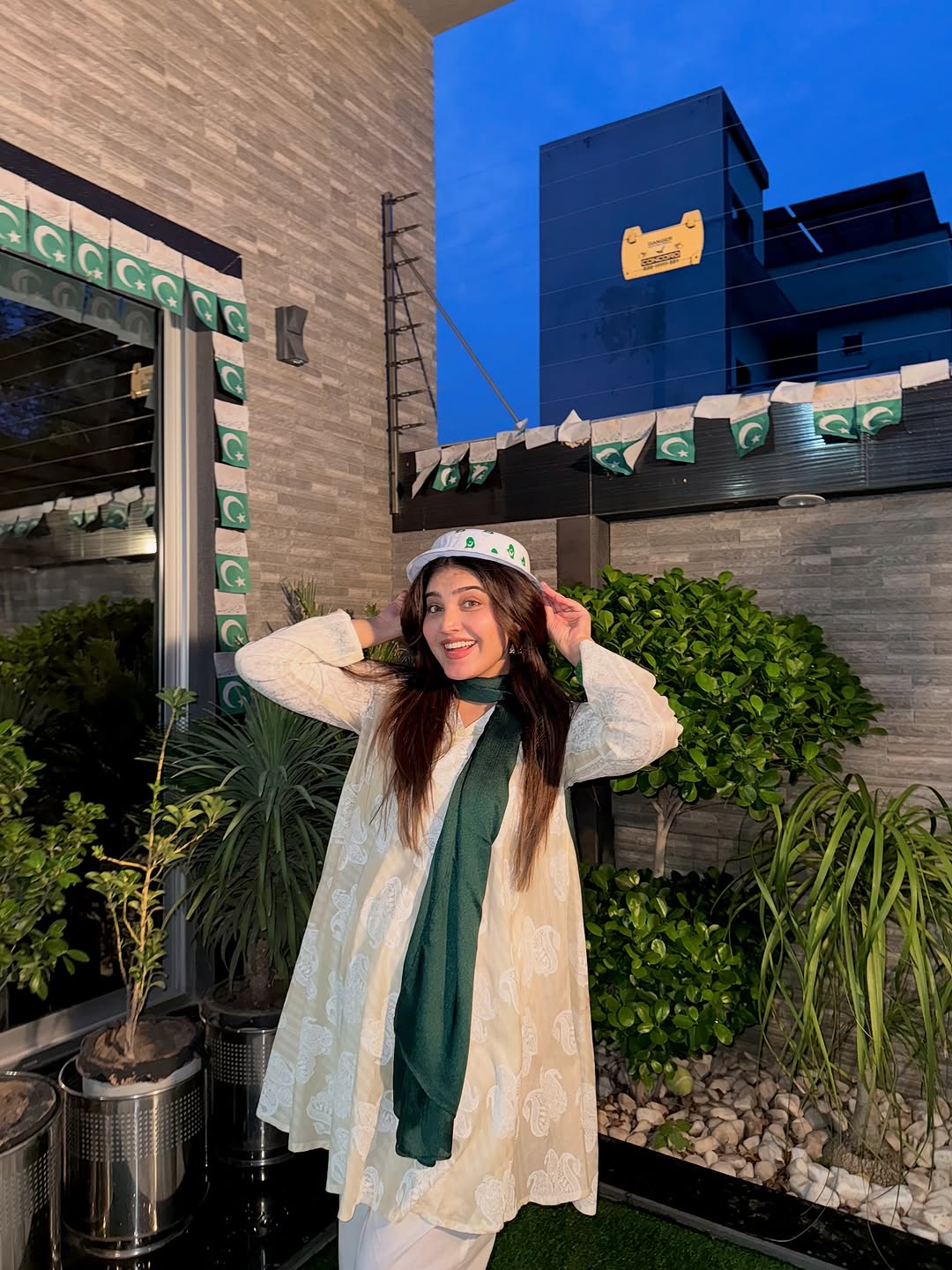 Iqra Kanwal Shares Azadi Special Family Photoshoot | Reviewit.pk