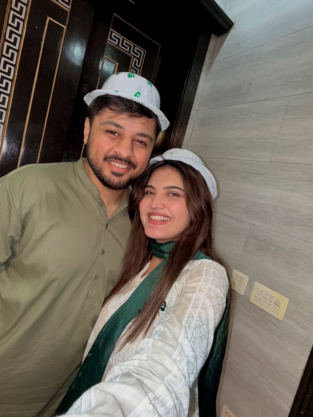 Iqra Kanwal Shares Azadi Special Family Photoshoot | Reviewit.pk